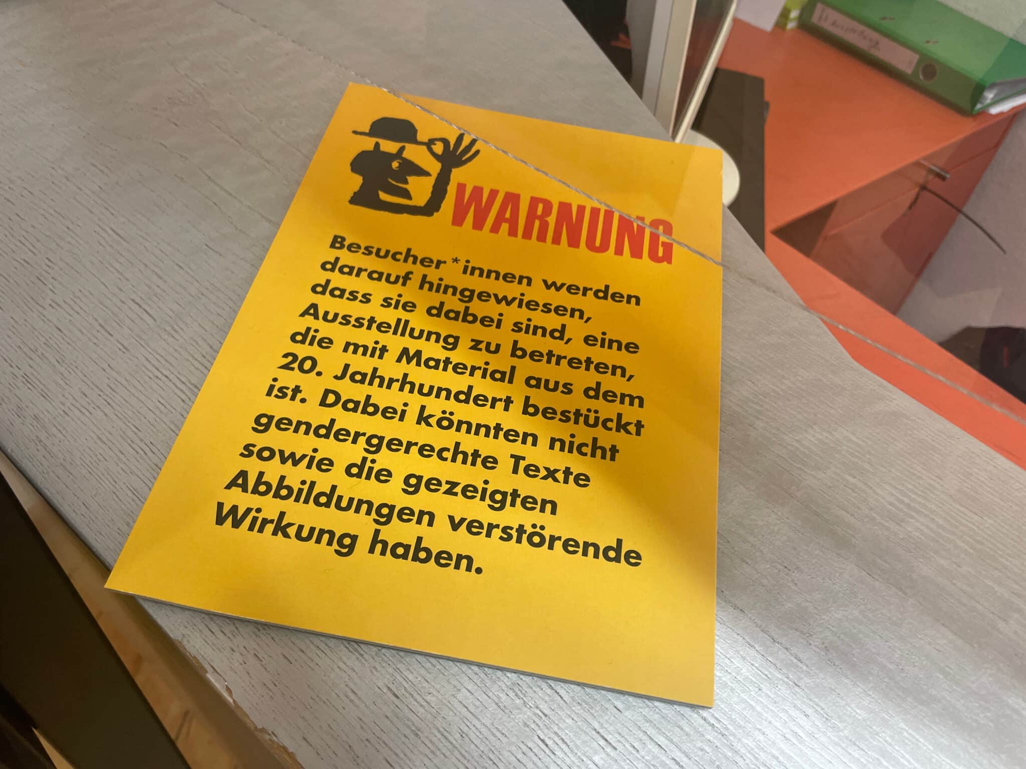 Hitler, Strauß und ein Arsch mit Ohren: „Teuflische Jahre“ in ...